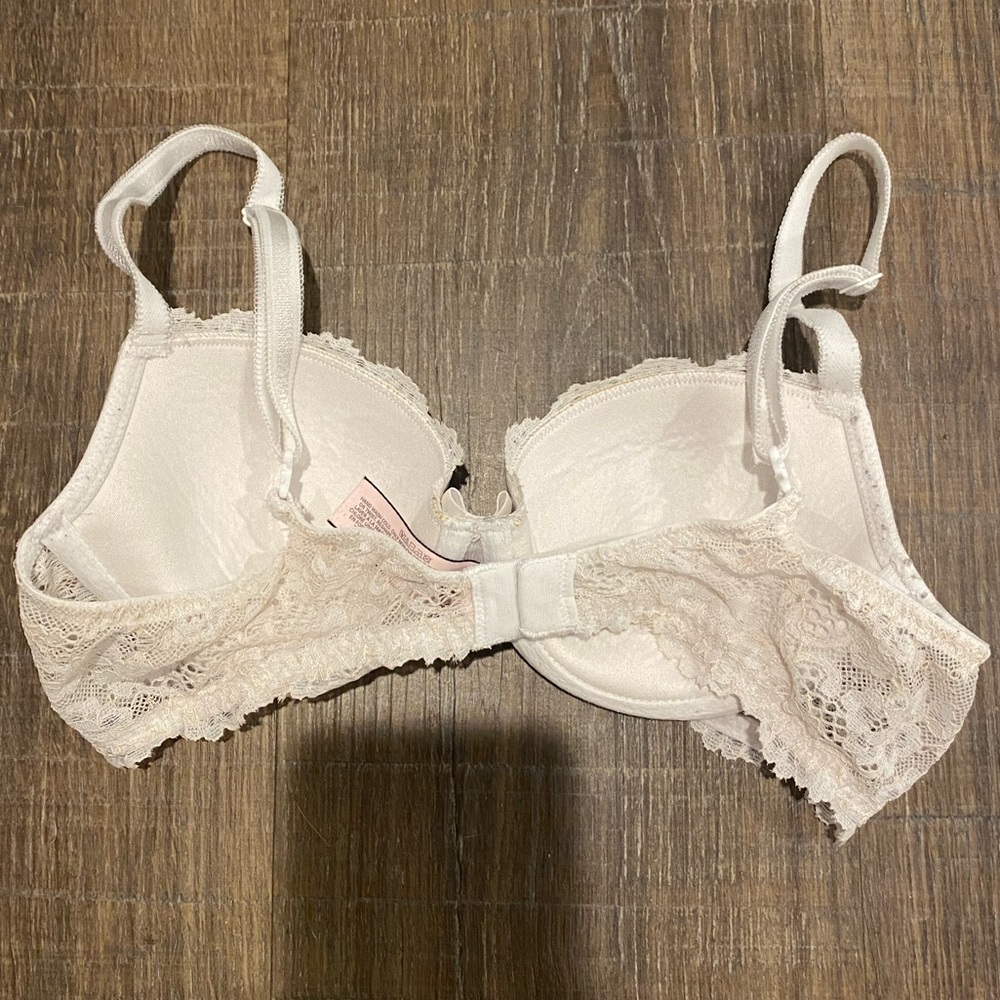 White Lace Victoria’s Secret Bra - Gem